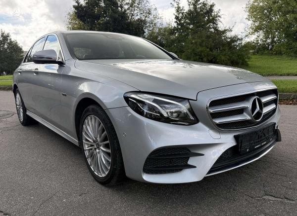 Pelēks Mercedes-Benz E 300 2019 Šauļi, ar dzinēja tilpumu 1.95 L un nobraukumu 151 tūkst. km par 14200 €, foto 1 vietnē AUTOMOTO.COM.LV