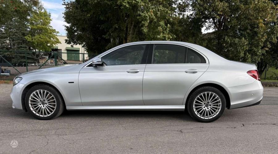 Grey Mercedes-Benz E 300 2019 in Siauliai, with an engine capacity of 1.95 L and mileage of 151 thousand km for 14200 €, photo 6 on AUTOMOTO.COM.LV