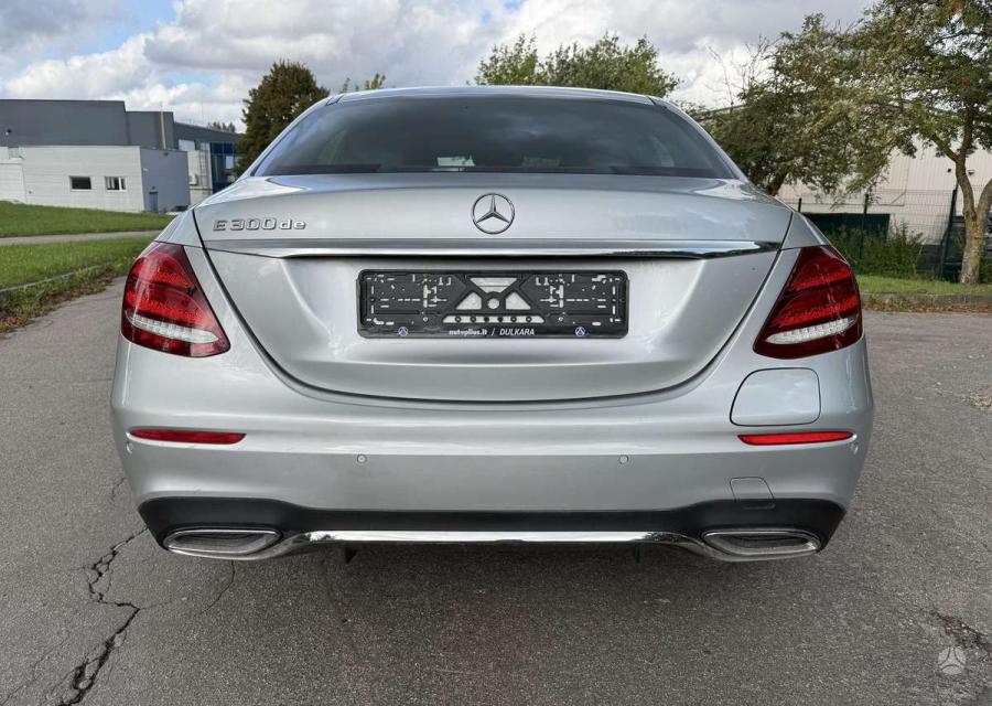 Grey Mercedes-Benz E 300 2019 in Siauliai, with an engine capacity of 1.95 L and mileage of 151 thousand km for 14200 €, photo 7 on AUTOMOTO.COM.LV