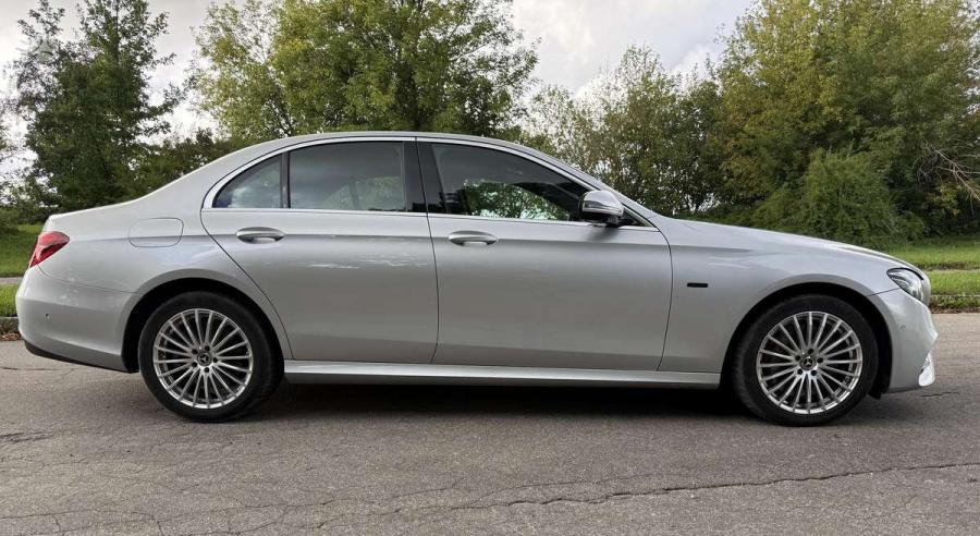 Grey Mercedes-Benz E 300 2019 in Siauliai, with an engine capacity of 1.95 L and mileage of 151 thousand km for 14200 €, photo 8 on AUTOMOTO.COM.LV
