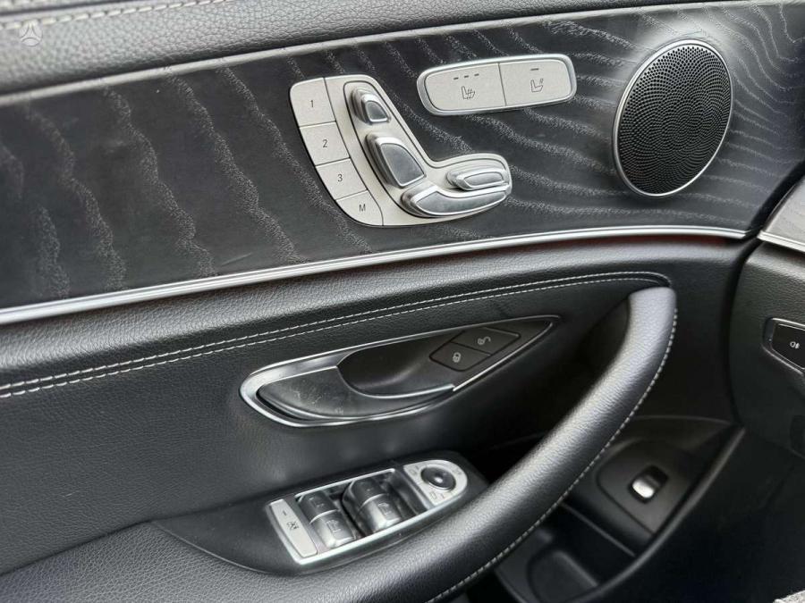 Grey Mercedes-Benz E 300 2019 in Siauliai, with an engine capacity of 1.95 L and mileage of 151 thousand km for 14200 €, photo 17 on AUTOMOTO.COM.LV