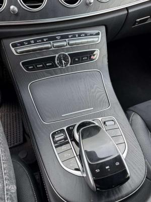 Grey Mercedes-Benz E 300 2019 in Siauliai, with an engine capacity of 1.95 L and mileage of 151 thousand km for 14200 €, photo 23 on AUTOMOTO.COM.LV