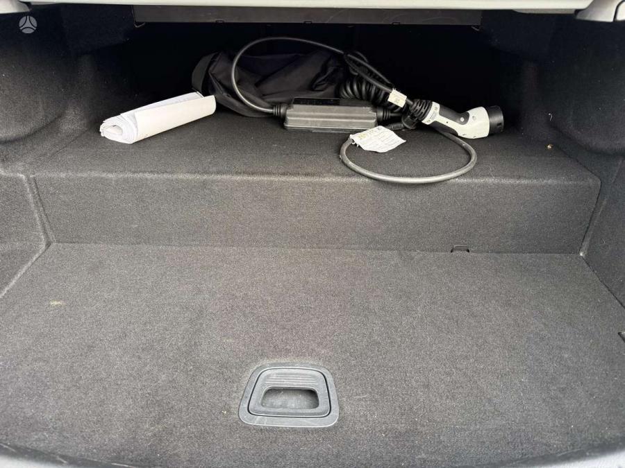 Grey Mercedes-Benz E 300 2019 in Siauliai, with an engine capacity of 1.95 L and mileage of 151 thousand km for 14200 €, photo 29 on AUTOMOTO.COM.LV