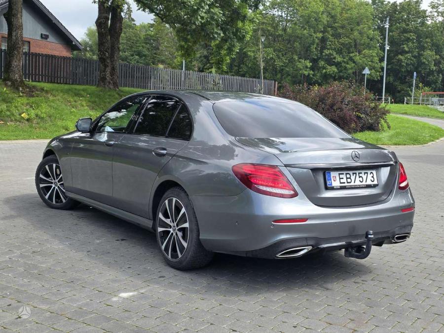 Grey Mercedes-Benz E 300 2020 in Klaipeda, with an engine capacity of 1.95 L and mileage of 106 thousand km for 23500 €, photo 7 on AUTOMOTO.COM.LV