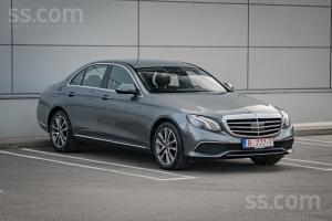 Серый Мерседес Е 300 2020 в Рига, объемом двигателя 2.00 л и пробегом 242 тыс. км за 18950 €, фото 4 на AUTOMOTO.COM.LV