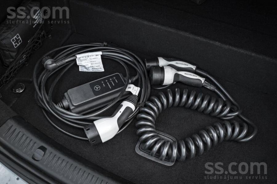 Серый Мерседес Е 300 2020 в Рига, объемом двигателя 2.00 л и пробегом 242 тыс. км за 18950 €, фото 12 на AUTOMOTO.COM.LV