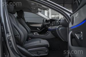 Серый Мерседес Е 300 2020 в Рига, объемом двигателя 2.00 л и пробегом 242 тыс. км за 18950 €, фото 14 на AUTOMOTO.COM.LV