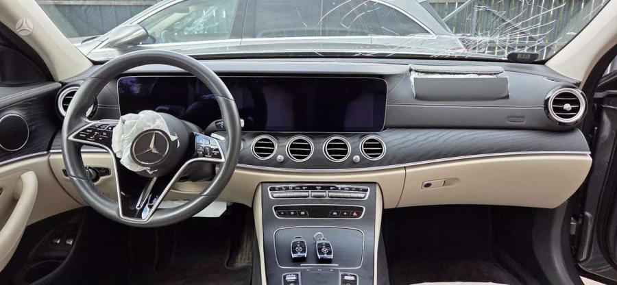 Grey Mercedes-Benz E 300 2021 in Kedainiai, with an engine capacity of 1.99 L and mileage of 70 thousand km for 13400 €, photo 10 on AUTOMOTO.COM.LV