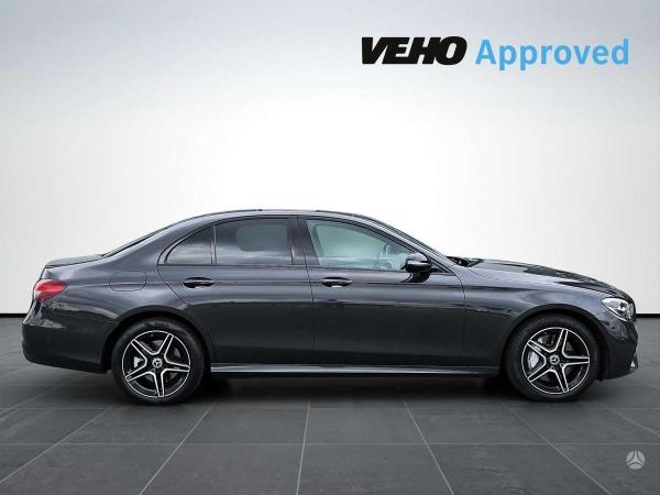 Pelēks Mercedes-Benz E 300 2021 Klaipėda, ar dzinēja tilpumu 1.95 L un nobraukumu 194 tūkst. km par 28900 €, foto 6 vietnē AUTOMOTO.COM.LV
