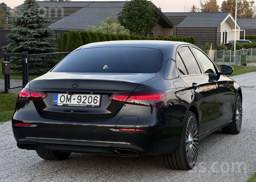 Grey Mercedes-Benz E 300 2022 in Valka, with an engine capacity of 2.00 L and mileage of 187 thousand km for 26690 €, photo 4 on AUTOMOTO.COM.LV