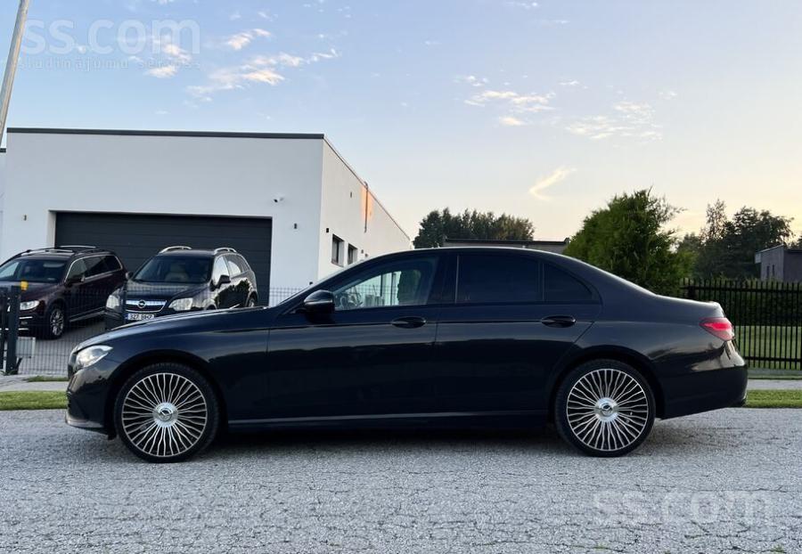 Grey Mercedes-Benz E 300 2022 in Valka, with an engine capacity of 2.00 L and mileage of 187 thousand km for 26690 €, photo 6 on AUTOMOTO.COM.LV