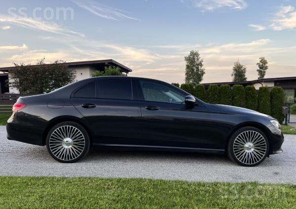 Grey Mercedes-Benz E 300 2022 in Valka, with an engine capacity of 2.00 L and mileage of 187 thousand km for 26690 €, photo 6 on AUTOMOTO.COM.LV