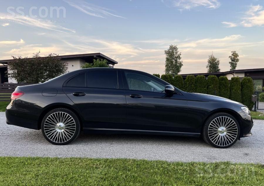 Grey Mercedes-Benz E 300 2022 in Valka, with an engine capacity of 2.00 L and mileage of 187 thousand km for 26690 €, photo 7 on AUTOMOTO.COM.LV