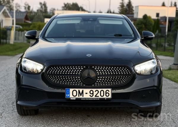 Grey Mercedes-Benz E 300 2022 in Valka, with an engine capacity of 2.00 L and mileage of 187 thousand km for 26690 €, photo 7 on AUTOMOTO.COM.LV