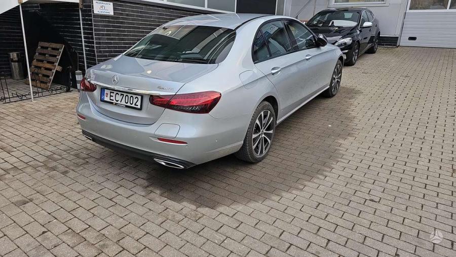 Pelēks Mercedes-Benz E 300 2022 Viļņa, ar dzinēja tilpumu 1.95 L un nobraukumu 238 tūkst. km par 29800 €, foto 3 vietnē AUTOMOTO.COM.LV