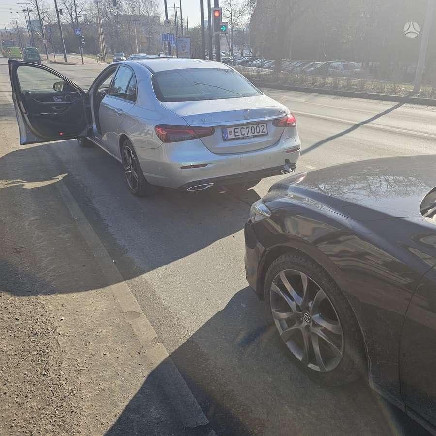 Pelēks Mercedes-Benz E 300 2022 Viļņa, ar dzinēja tilpumu 1.95 L un nobraukumu 238 tūkst. km par 29800 €, foto 7 vietnē AUTOMOTO.COM.LV