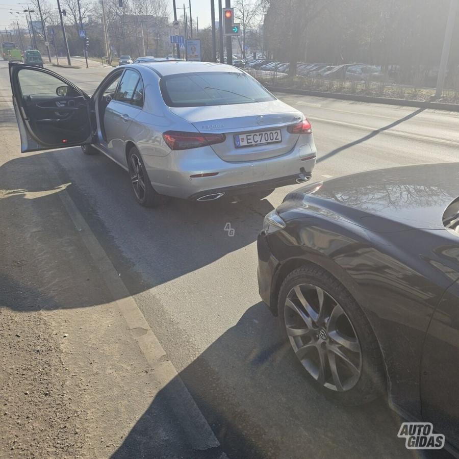 Grey Mercedes-Benz E 300 2022 in Vilnius, with an engine capacity of 2.00 L and mileage of 239 thousand km for 28800 €, photo 7 on AUTOMOTO.COM.LV