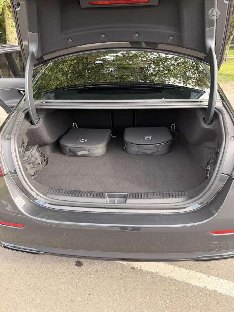 Grey Mercedes-Benz E 300 2025 in Kaunas, with an engine capacity of 2.00 L and mileage of 3 thousand km for 59230 €, photo 7 on AUTOMOTO.COM.LV
