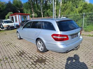 Pelēks Mercedes-Benz E 300 2010 Marijampole, ar dzinēja tilpumu 2.99 L un nobraukumu 300 tūkst. km par 4300 €, foto 7 vietnē AUTOMOTO.COM.LV