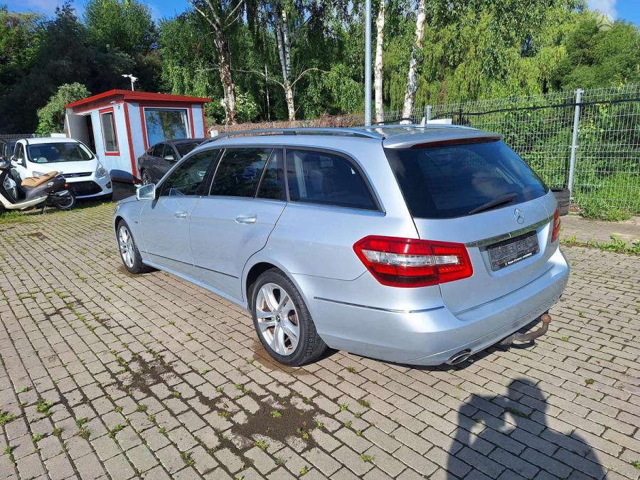 Pelēks Mercedes-Benz E 300 2010 Marijampole, ar dzinēja tilpumu 2.99 L un nobraukumu 300 tūkst. km par 4300 €, foto 7 vietnē AUTOMOTO.COM.LV