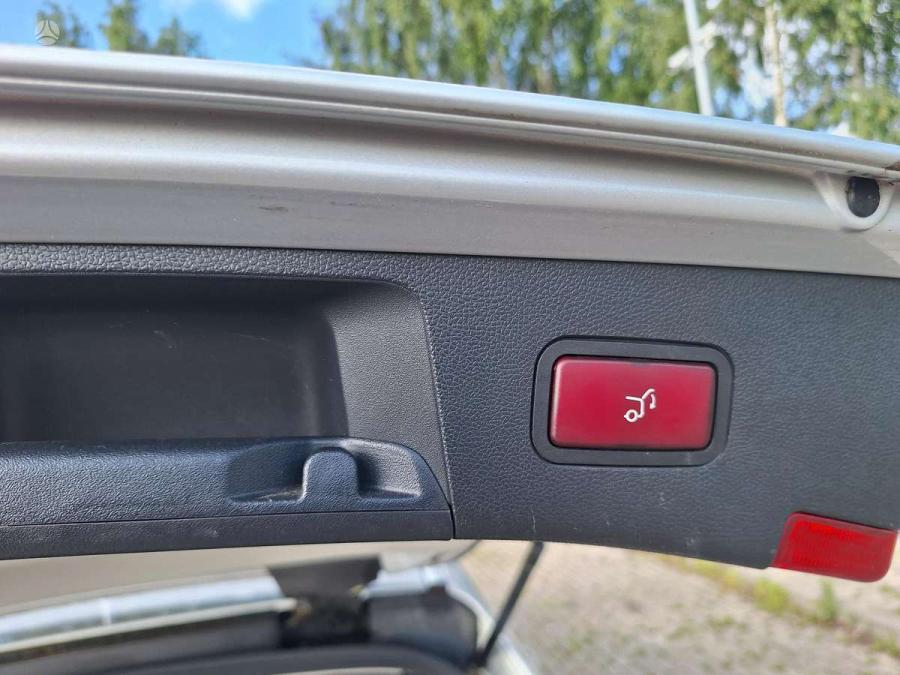 Pelēks Mercedes-Benz E 300 2010 Marijampole, ar dzinēja tilpumu 2.99 L un nobraukumu 300 tūkst. km par 4300 €, foto 12 vietnē AUTOMOTO.COM.LV