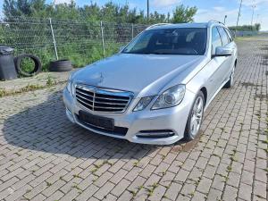 Grey Mercedes-Benz E 300 2010 in Marijampole, with an engine capacity of 2.99 L and mileage of 300 thousand km for 4000 €, photo 3 on AUTOMOTO.COM.LV