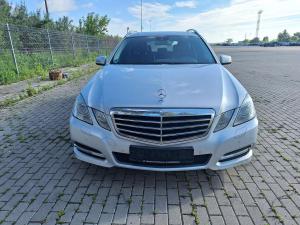 Grey Mercedes-Benz E 300 2010 in Marijampole, with an engine capacity of 2.99 L and mileage of 300 thousand km for 4000 €, photo 4 on AUTOMOTO.COM.LV