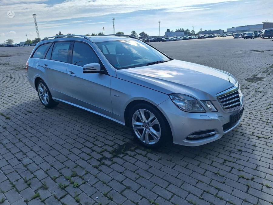 Grey Mercedes-Benz E 300 2010 in Marijampole, with an engine capacity of 2.99 L and mileage of 300 thousand km for 4000 €, photo 5 on AUTOMOTO.COM.LV