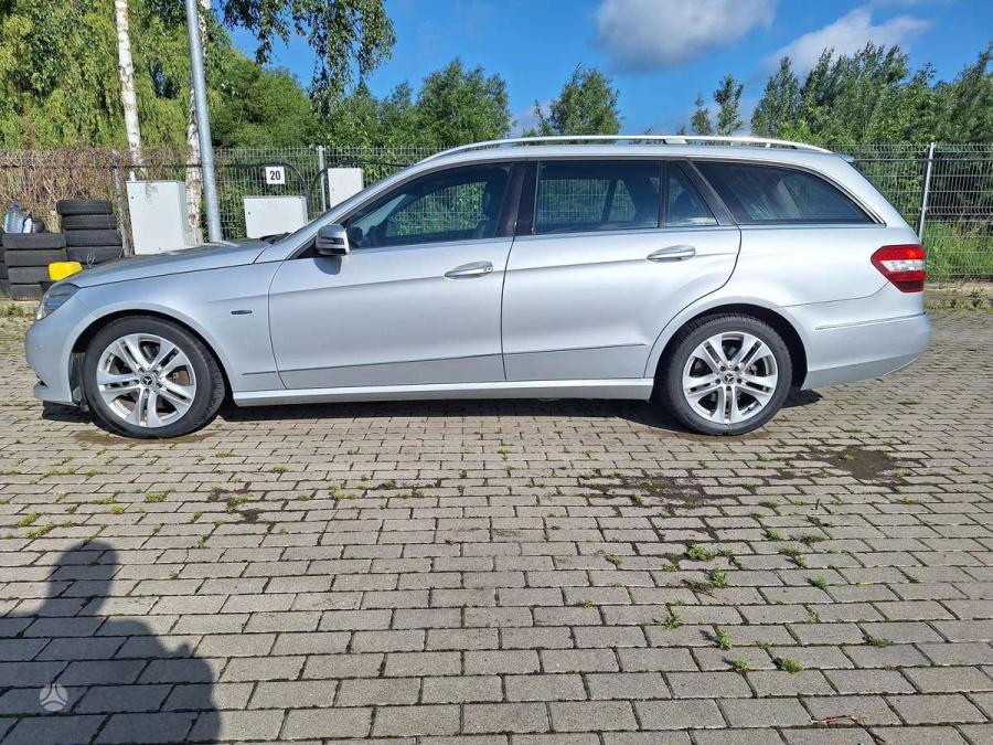 Grey Mercedes-Benz E 300 2010 in Marijampole, with an engine capacity of 2.99 L and mileage of 300 thousand km for 4000 €, photo 6 on AUTOMOTO.COM.LV