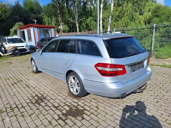 Grey Mercedes-Benz E 300 2010 in Marijampole, with an engine capacity of 2.99 L and mileage of 300 thousand km for 4000 €, photo 7 on AUTOMOTO.COM.LV