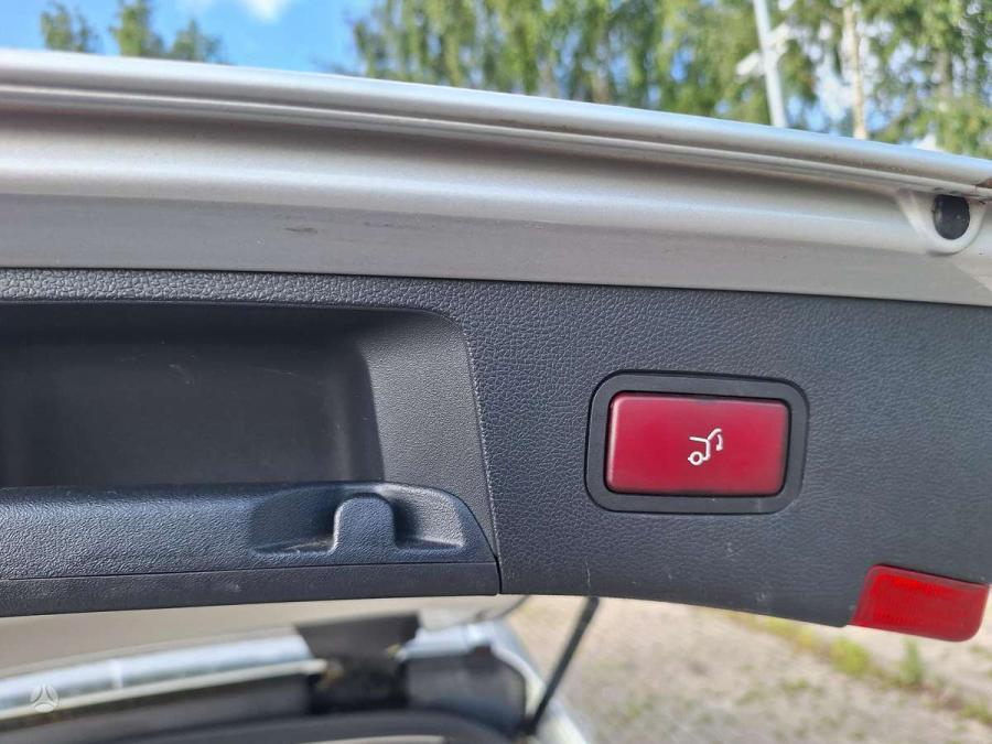 Grey Mercedes-Benz E 300 2010 in Marijampole, with an engine capacity of 2.99 L and mileage of 300 thousand km for 4000 €, photo 12 on AUTOMOTO.COM.LV