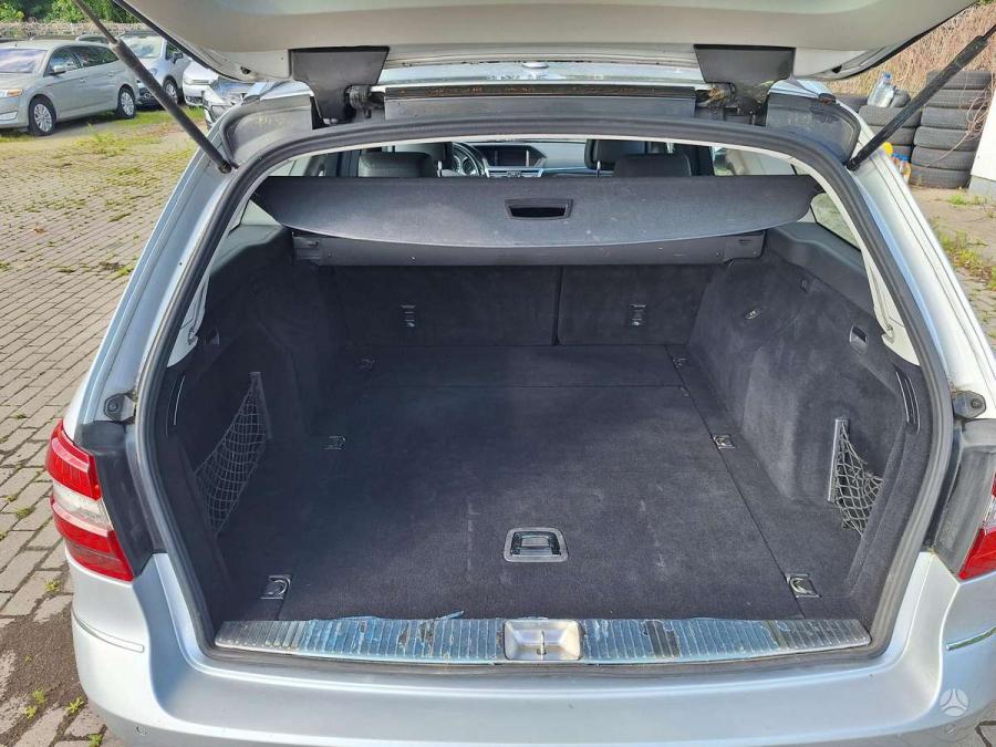 Grey Mercedes-Benz E 300 2010 in Marijampole, with an engine capacity of 2.99 L and mileage of 300 thousand km for 4000 €, photo 13 on AUTOMOTO.COM.LV