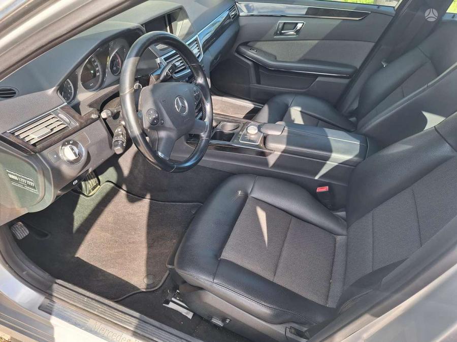 Grey Mercedes-Benz E 300 2010 in Marijampole, with an engine capacity of 2.99 L and mileage of 300 thousand km for 4000 €, photo 16 on AUTOMOTO.COM.LV