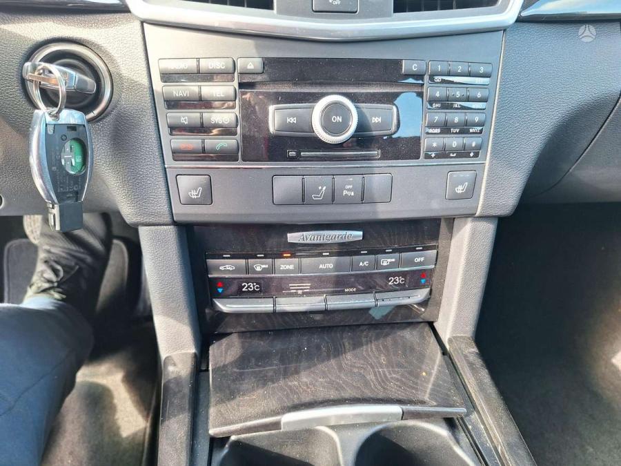 Grey Mercedes-Benz E 300 2010 in Marijampole, with an engine capacity of 2.99 L and mileage of 300 thousand km for 4000 €, photo 18 on AUTOMOTO.COM.LV