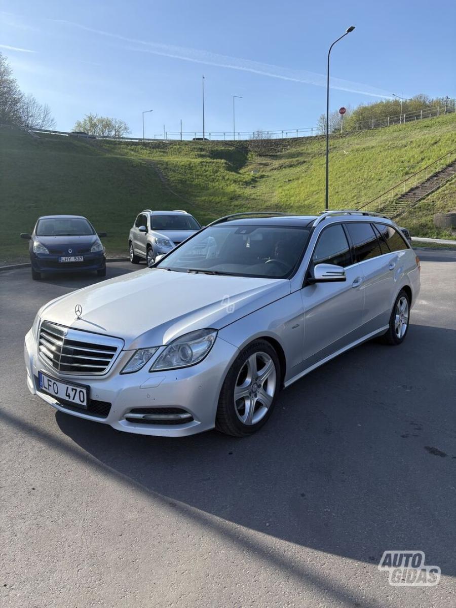 Pelēks Mercedes-Benz E 300 2011 Kauņa, ar dzinēja tilpumu 3.00 L un nobraukumu 293 tūkst. km par 4500 €, foto 1 vietnē AUTOMOTO.COM.LV