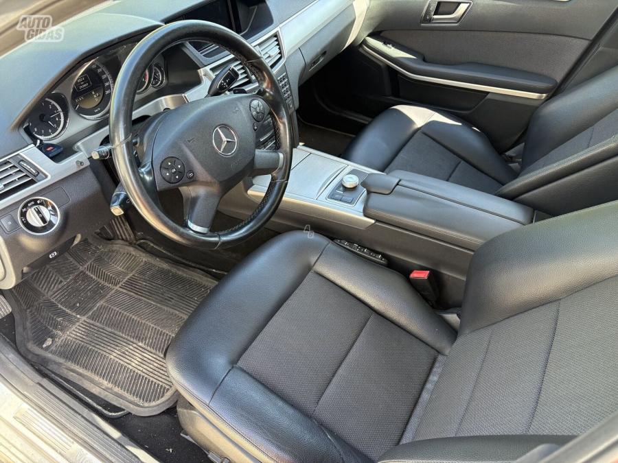 Pelēks Mercedes-Benz E 300 2011 Kauņa, ar dzinēja tilpumu 3.00 L un nobraukumu 293 tūkst. km par 4500 €, foto 12 vietnē AUTOMOTO.COM.LV