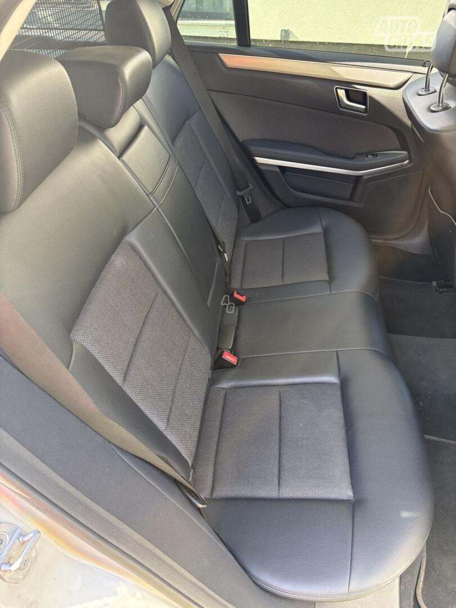 Pelēks Mercedes-Benz E 300 2011 Kauņa, ar dzinēja tilpumu 3.00 L un nobraukumu 293 tūkst. km par 4500 €, foto 13 vietnē AUTOMOTO.COM.LV