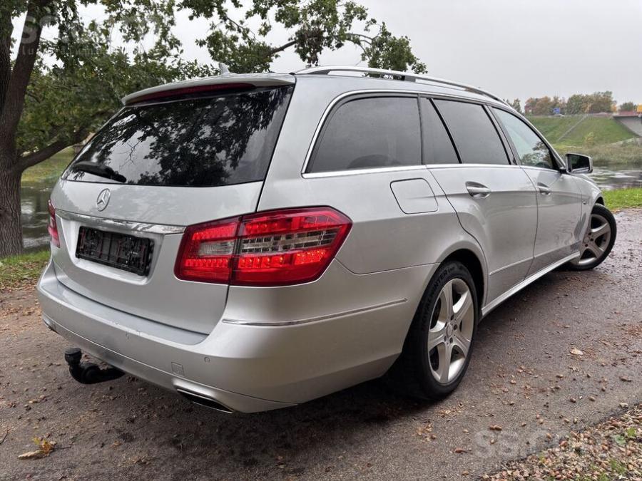 Pelēks Mercedes-Benz E 300 2011 Bauska, ar dzinēja tilpumu 3.00 L un nobraukumu 295 tūkst. km par 4300 €, foto 3 vietnē AUTOMOTO.COM.LV