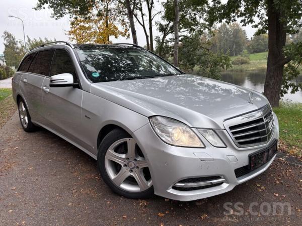 Pelēks Mercedes-Benz E 300 2011 Bauska, ar dzinēja tilpumu 3.00 L un nobraukumu 295 tūkst. km par 4300 €, foto 4 vietnē AUTOMOTO.COM.LV
