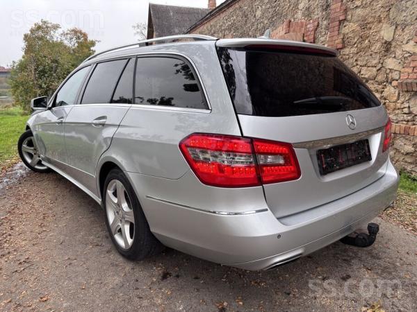 Pelēks Mercedes-Benz E 300 2011 Bauska, ar dzinēja tilpumu 3.00 L un nobraukumu 295 tūkst. km par 4300 €, foto 5 vietnē AUTOMOTO.COM.LV