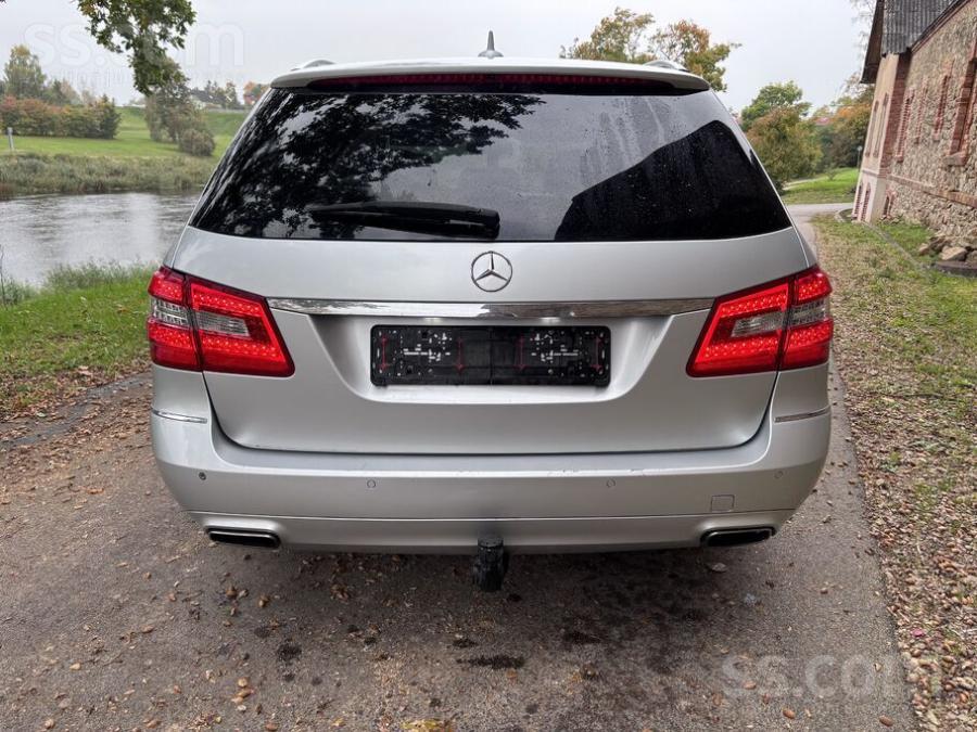 Pelēks Mercedes-Benz E 300 2011 Bauska, ar dzinēja tilpumu 3.00 L un nobraukumu 295 tūkst. km par 4300 €, foto 10 vietnē AUTOMOTO.COM.LV
