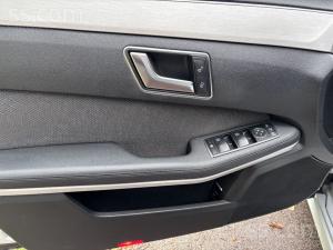 Pelēks Mercedes-Benz E 300 2011 Bauska, ar dzinēja tilpumu 3.00 L un nobraukumu 295 tūkst. km par 4300 €, foto 21 vietnē AUTOMOTO.COM.LV