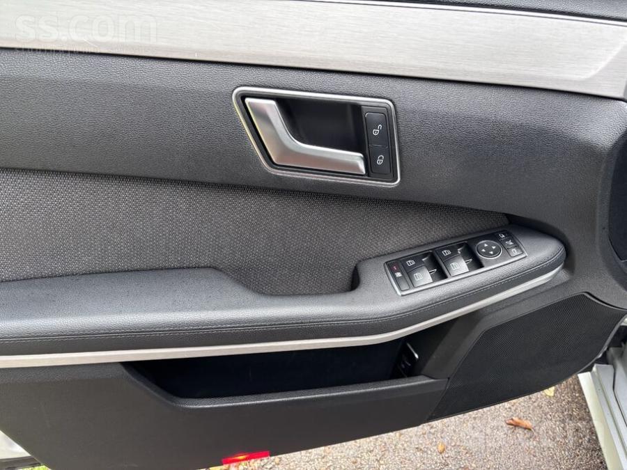 Pelēks Mercedes-Benz E 300 2011 Bauska, ar dzinēja tilpumu 3.00 L un nobraukumu 295 tūkst. km par 4300 €, foto 21 vietnē AUTOMOTO.COM.LV