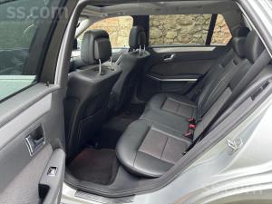 Pelēks Mercedes-Benz E 300 2011 Bauska, ar dzinēja tilpumu 3.00 L un nobraukumu 295 tūkst. km par 4300 €, foto 23 vietnē AUTOMOTO.COM.LV