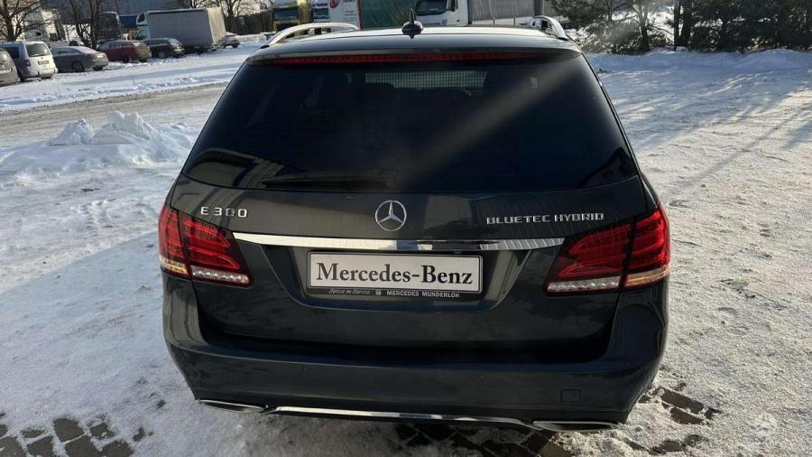 Pelēks Mercedes-Benz E 300 2013 Marijampole, ar dzinēja tilpumu 2.20 L un nobraukumu 290 tūkst. km par 11300 €, foto 8 vietnē AUTOMOTO.COM.LV