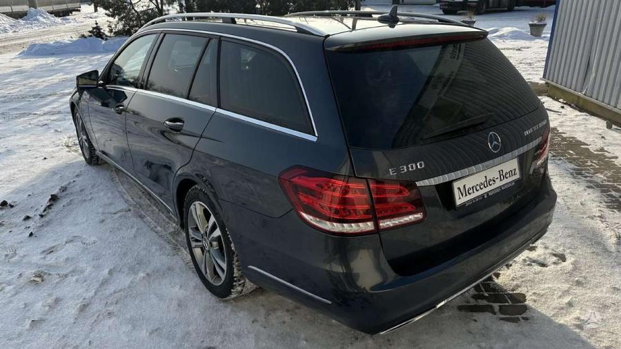Pelēks Mercedes-Benz E 300 2013 Marijampole, ar dzinēja tilpumu 2.20 L un nobraukumu 290 tūkst. km par 11300 €, foto 9 vietnē AUTOMOTO.COM.LV
