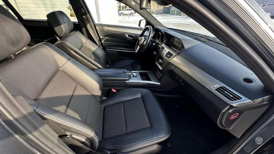 Pelēks Mercedes-Benz E 300 2013 Marijampole, ar dzinēja tilpumu 2.20 L un nobraukumu 290 tūkst. km par 11300 €, foto 15 vietnē AUTOMOTO.COM.LV
