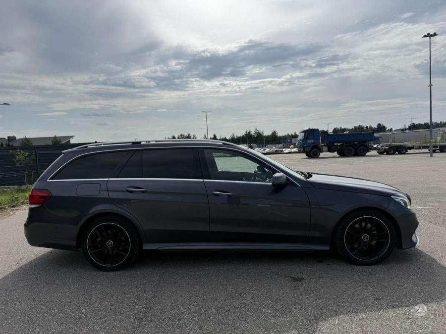 Grey Mercedes-Benz E 300 2013 in Vilnius, with an engine capacity of 2.20 L and mileage of 369 thousand km for 6200 €, photo 9 on AUTOMOTO.COM.LV