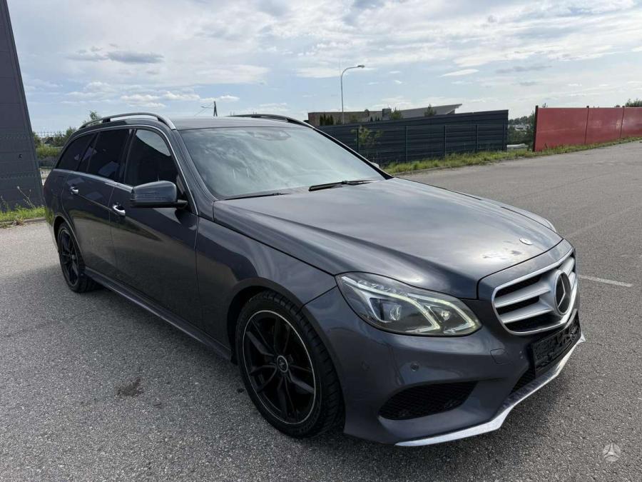 Grey Mercedes-Benz E 300 2013 in Vilnius, with an engine capacity of 2.20 L and mileage of 369 thousand km for 6200 €, photo 11 on AUTOMOTO.COM.LV