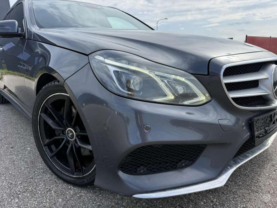 Grey Mercedes-Benz E 300 2013 in Vilnius, with an engine capacity of 2.20 L and mileage of 369 thousand km for 6200 €, photo 12 on AUTOMOTO.COM.LV